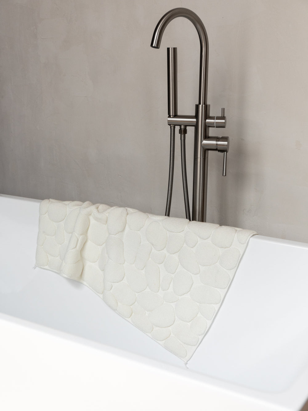 Ishikoro Pebble Bath Mat | Japanese Stone Bath Mat | Rikumo